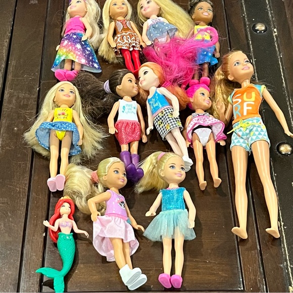 Barbie | Toys | Lot Of 4 Chelsea Color Trend Skipper Dolls Colorful ...